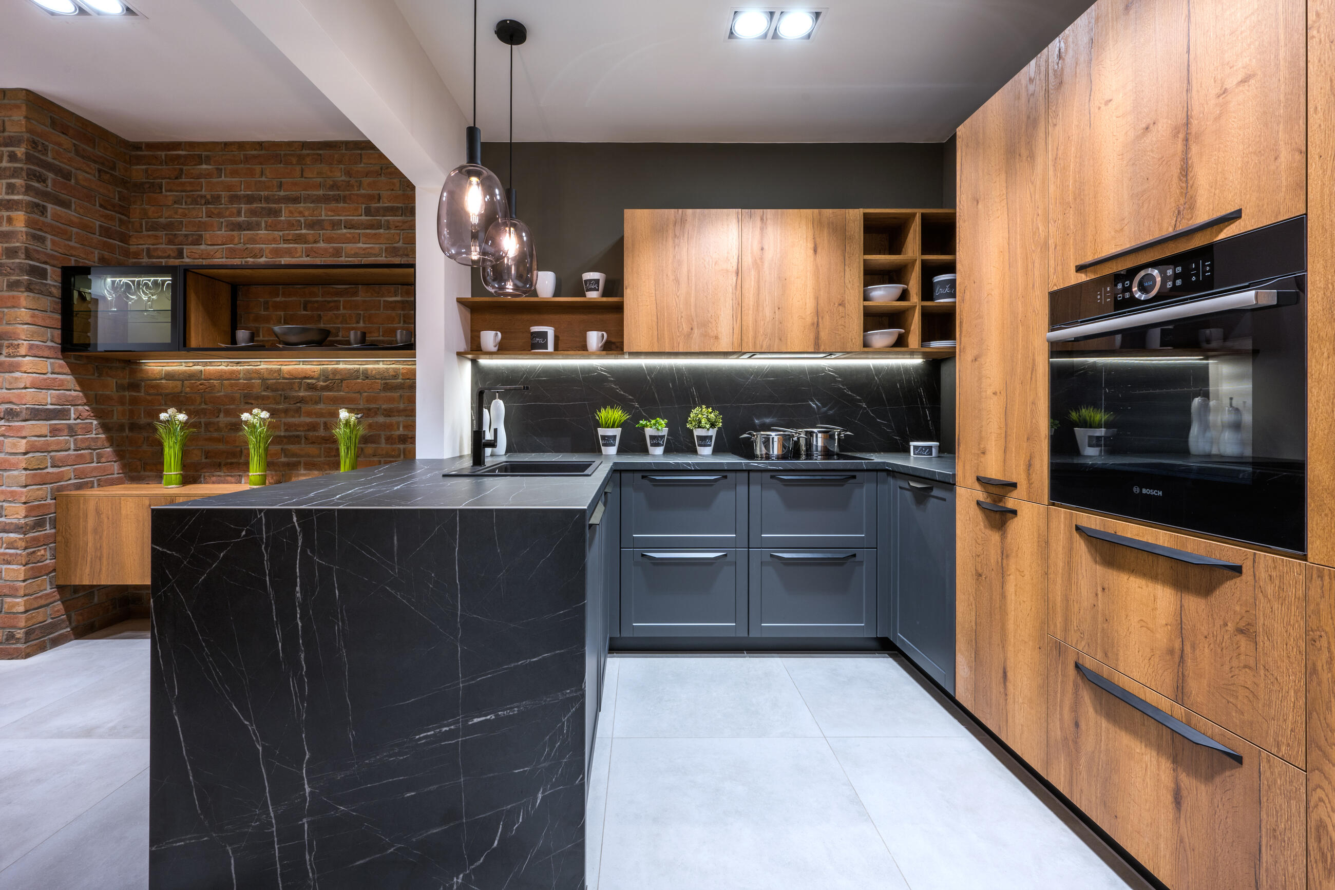 Kuchyně na míru Dub Cognac Antracit | Sykora.eu