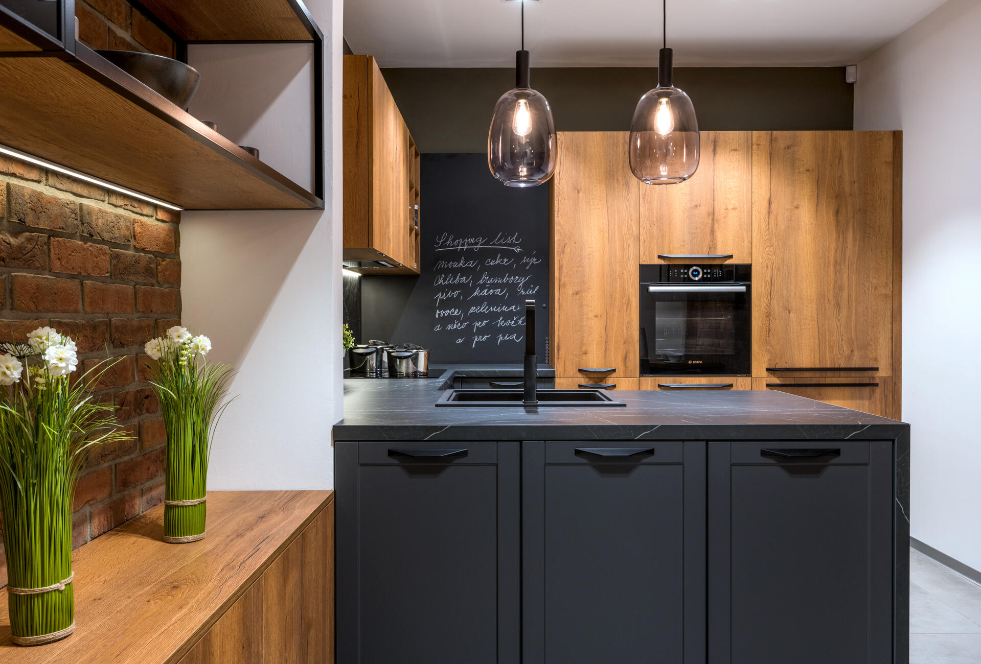 Kuchyně na míru Dub Cognac Antracit | Sykora.eu