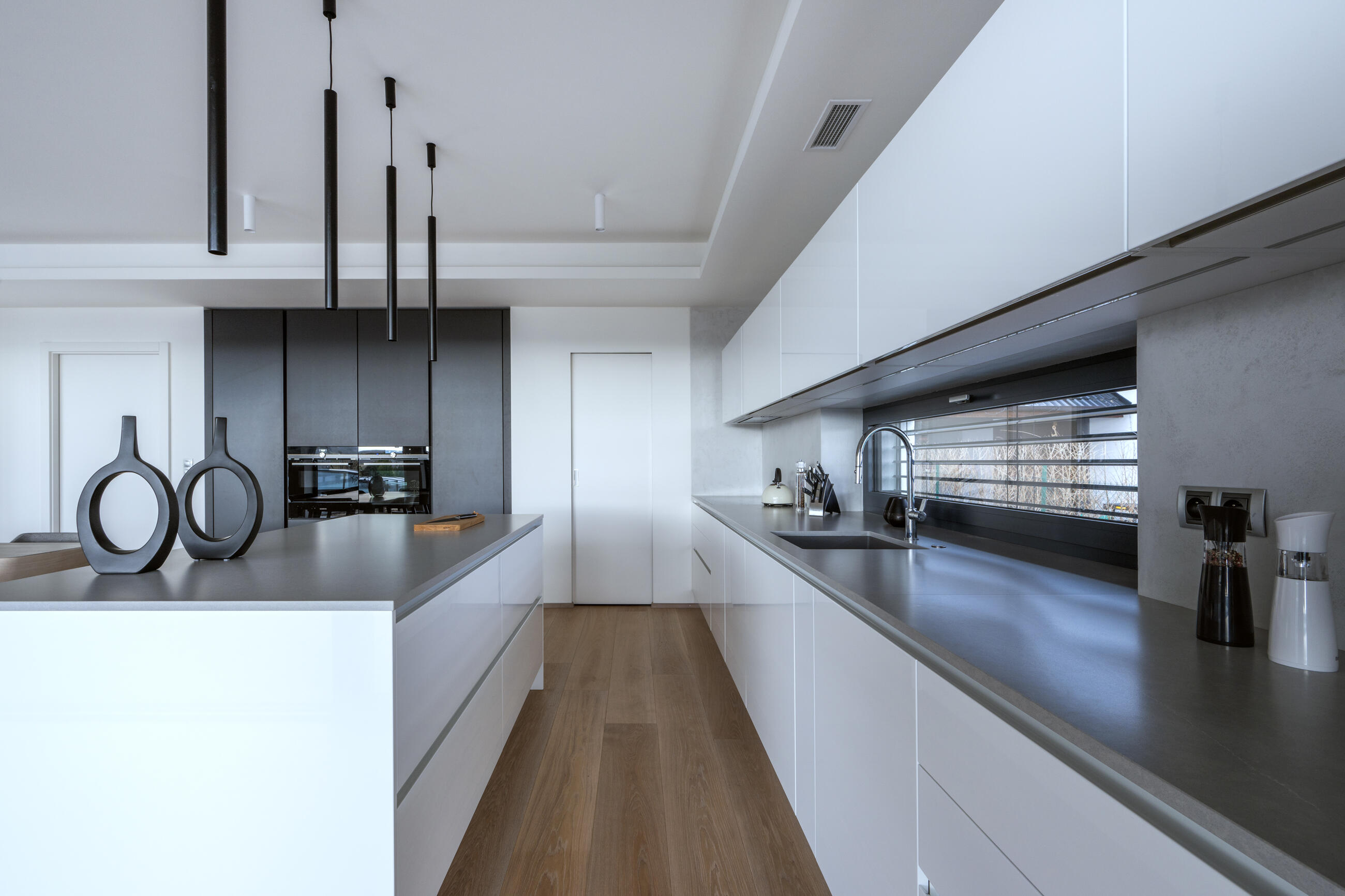 Alpine White | Black Graphite Evermatt