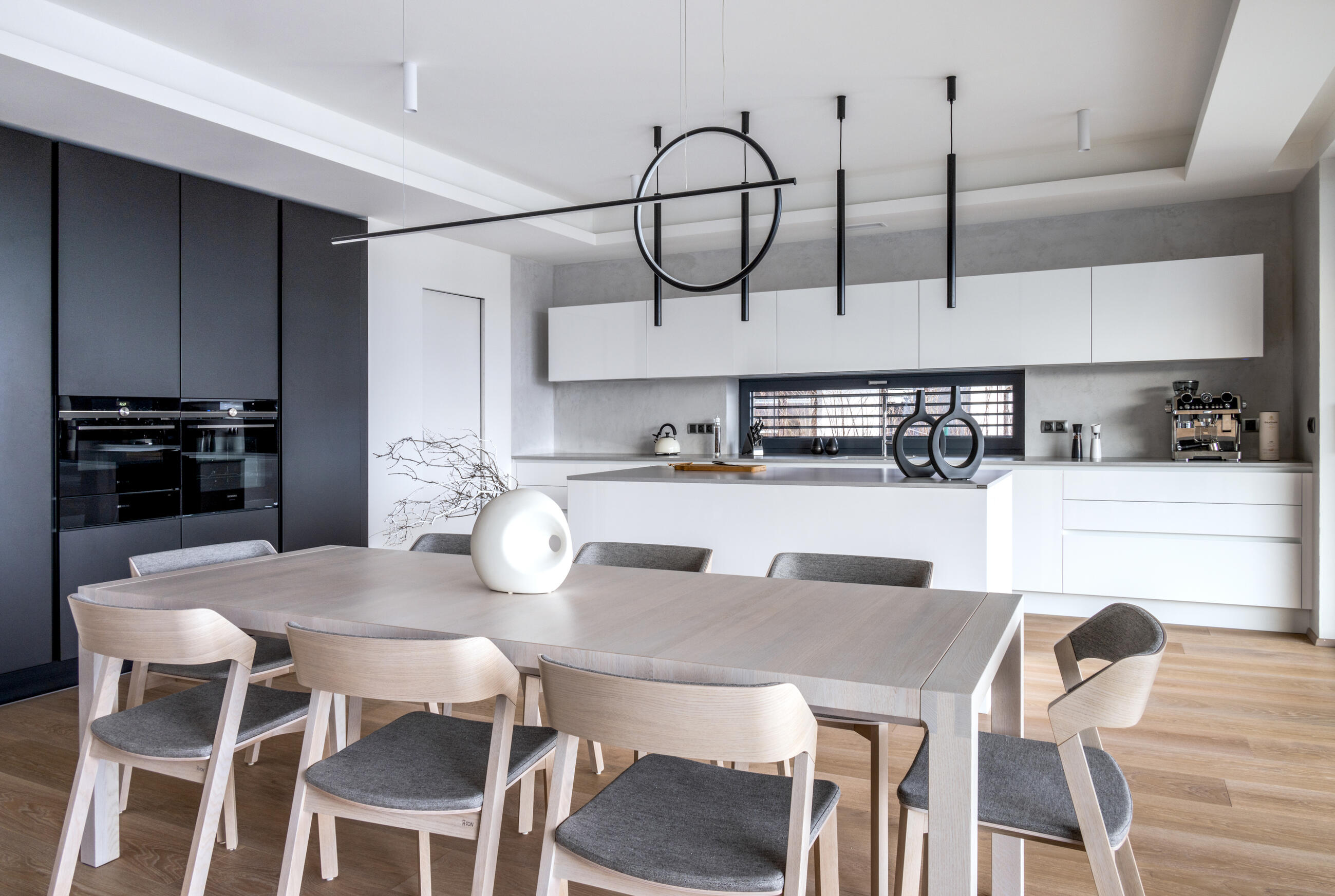 Alpine White | Black Graphite Evermatt