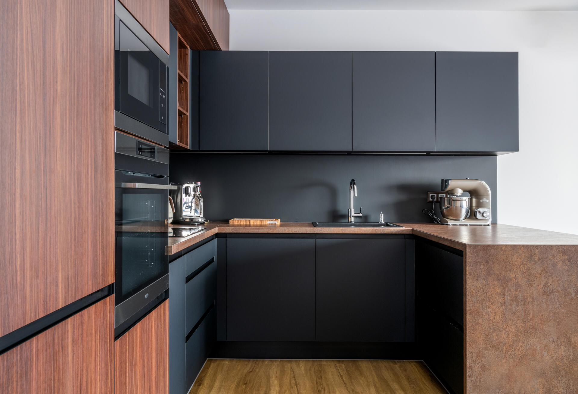 Tosca | Xtreme Black