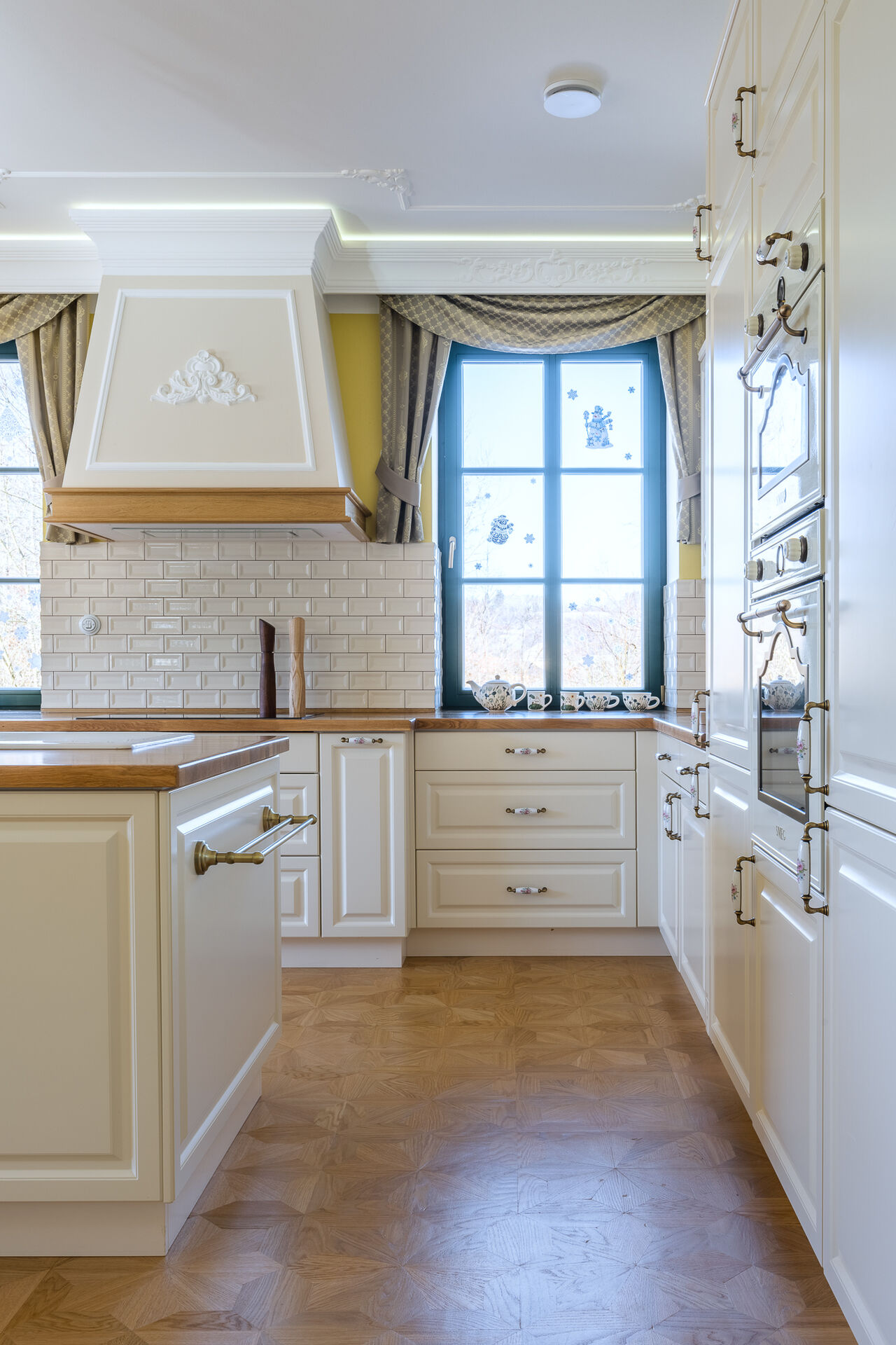 Kitchen like a castle. Timeless look, great style.
